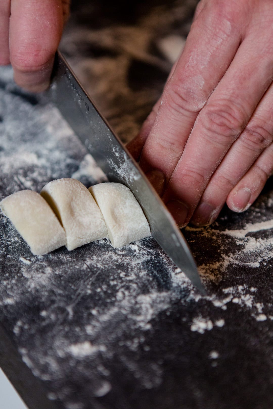 Dumpling Teig selber machen - schnell und einfach mit nur 2 Zutaten ...